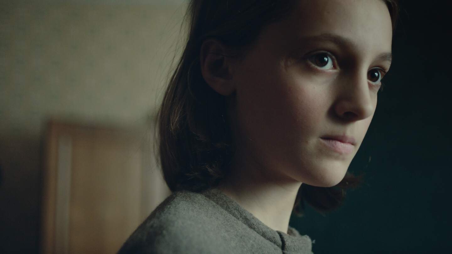 Elise Krieps, daughter of Vicky Krieps, impresses in the film "Karla ...