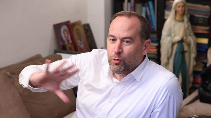 Tom Weidig kommt nach Anti-LGBTIQ-Like mit einer Verwarnung davon ...