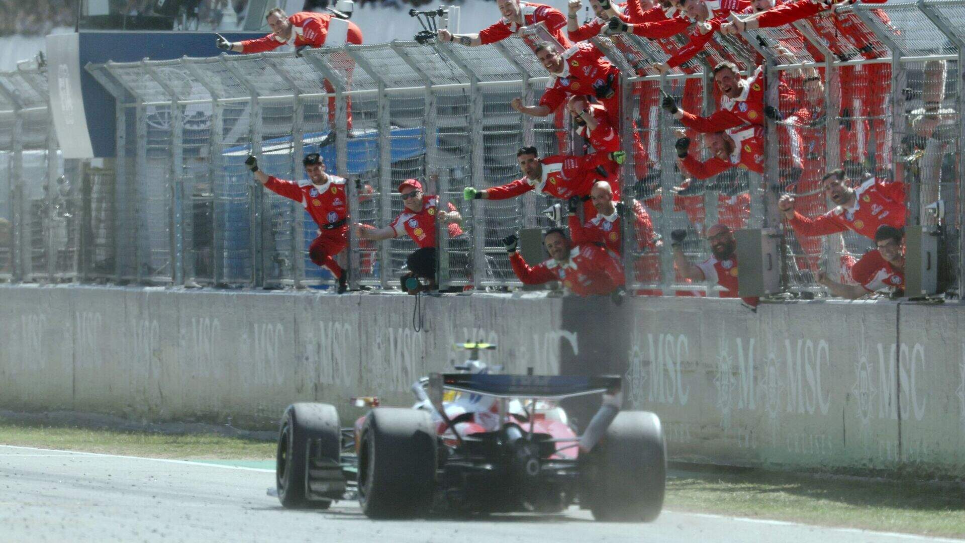 Lewis Hamilton erlöst Ferrari und beendet eine lange Durststrecke ...