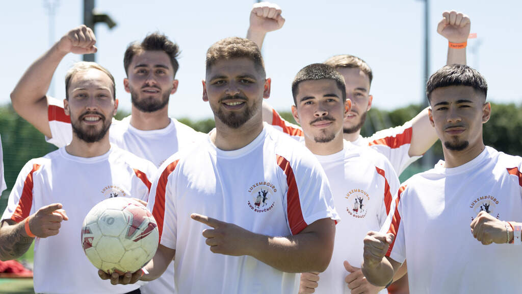 Montenegriner, Bosnier, Mazedonier und Portugiesen kicken gemeinsam um ...