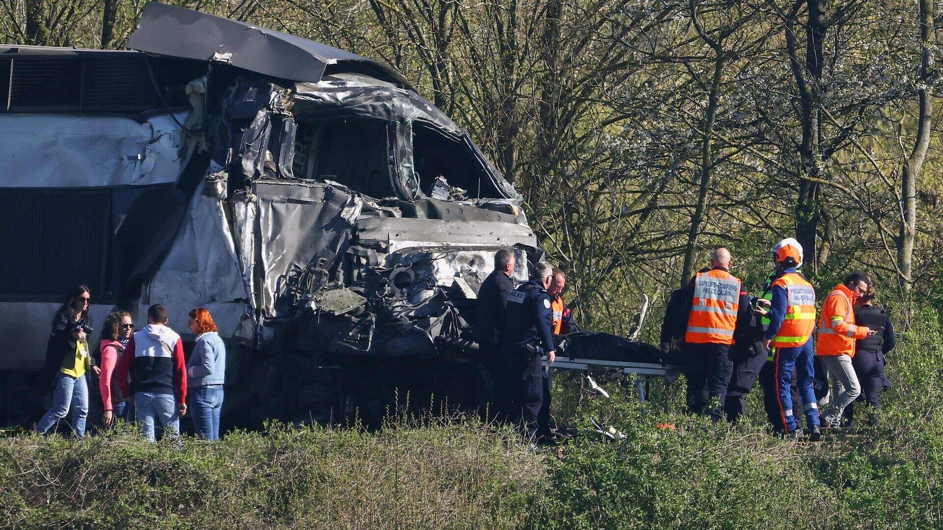 TGV collides with lorry, one dead and two in critical condition ...