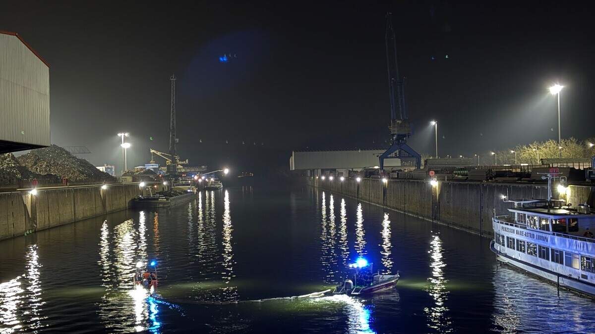 Oil spill shuts Mertert port as cleanup continues | Luxembourg Times