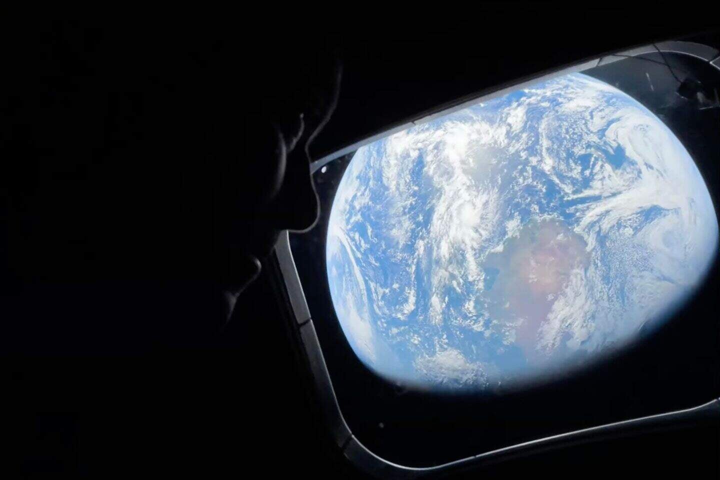 Dem Mond nun näher als der Erde: Astronauten schicken Fotos ...